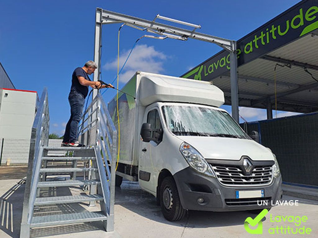 Une passerelle pour laver votre utilitaire ou camping-car | Lavage Attitude